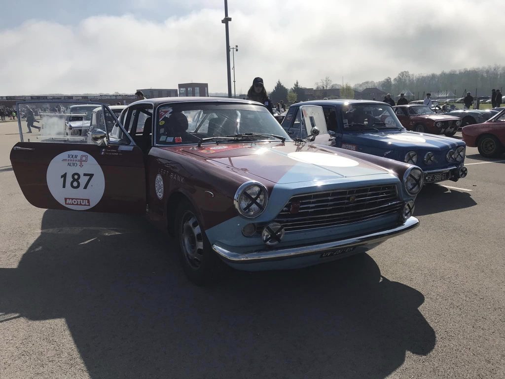 Fiat 600 D et 850 Moretti Sportiva au Tour Auto 2023