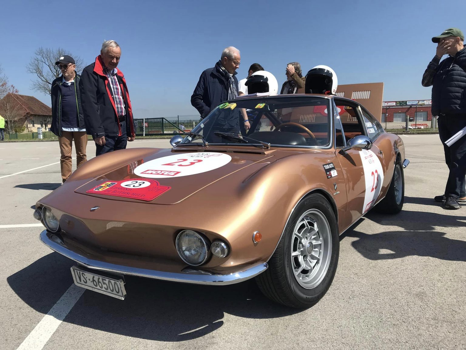 Fiat 600 D et 850 Moretti Sportiva au Tour Auto 2023